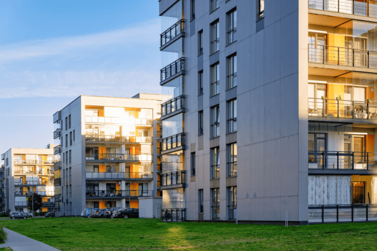 Pros and Cons of Investing in an Apartment Complex